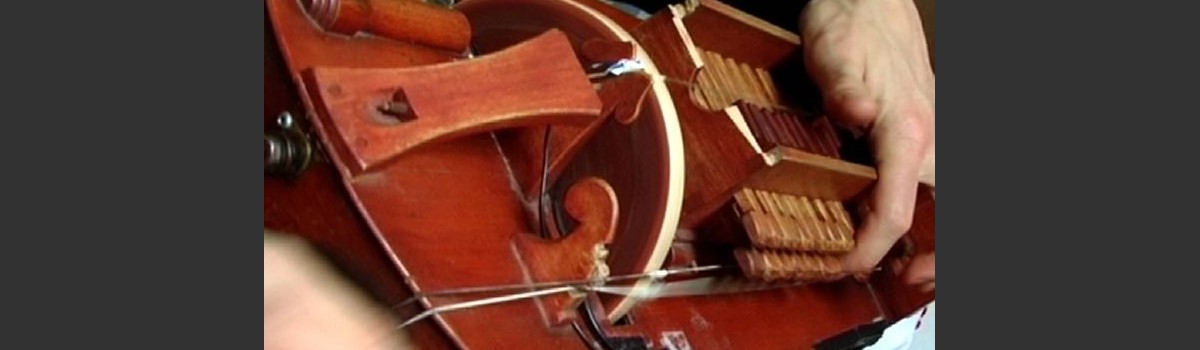 Hungarian folk instruments – the hurdy-gurdy - Müpa Budapest