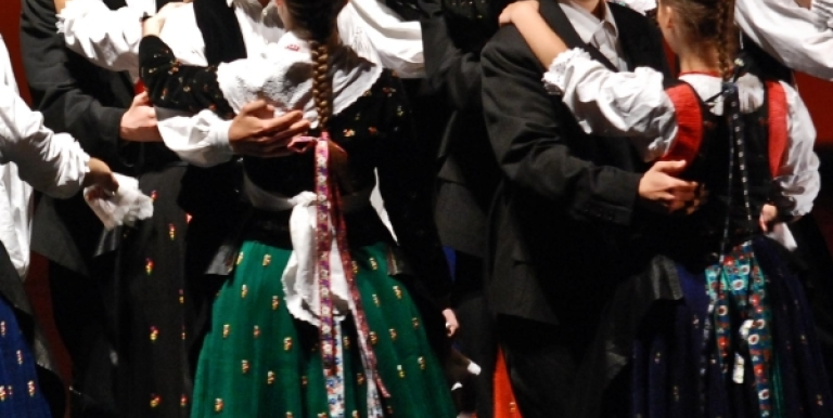 Bihari képeskönyv 2011 - A Bihari János Táncegyüttes évadzáró előadása ...